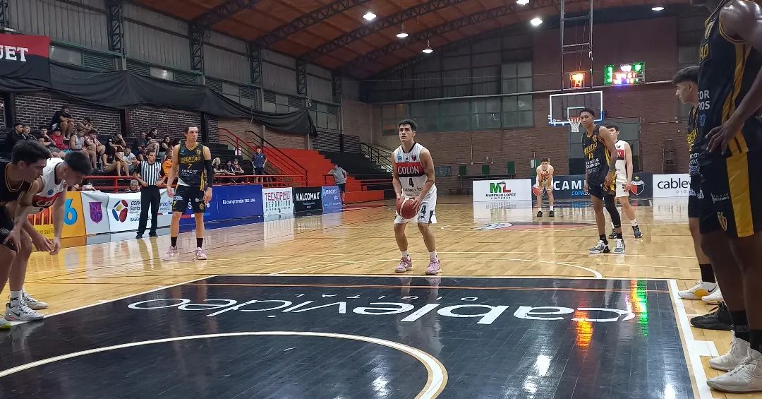 Colón fue algo más que Libertad y ganó el primer chico. - santafebasket